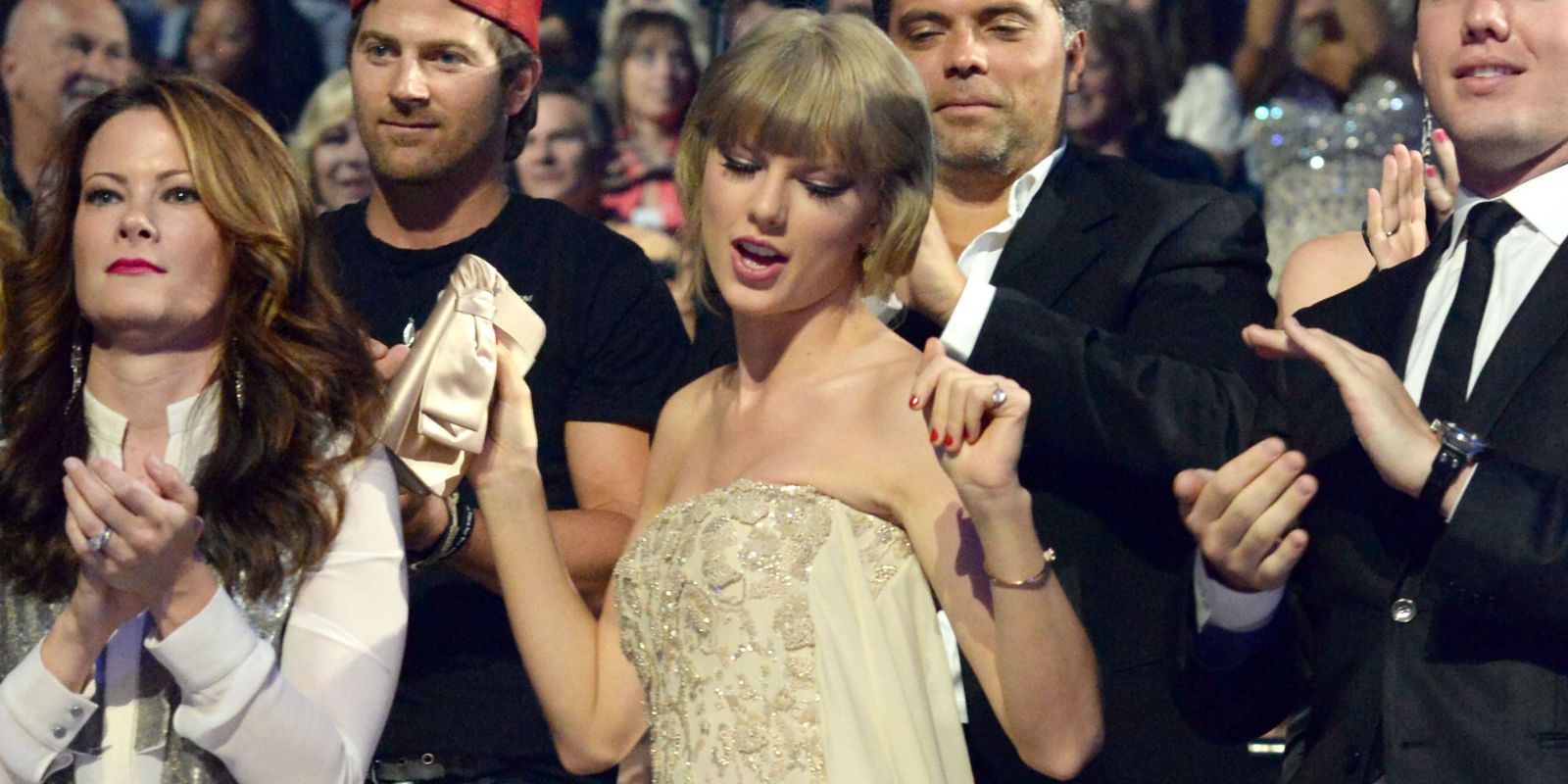 10 GIFs of Taylor Swift Dancing Awkwardly with Famous People by Hea...